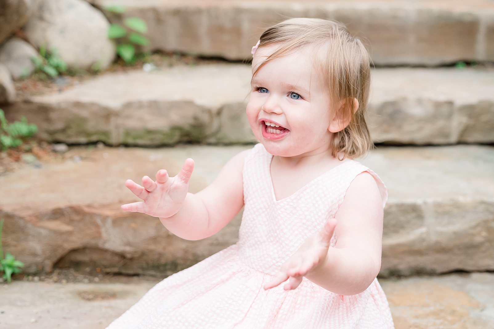 10 Tips on How to Photograph Beautiful Photos of Your Kids while Home!